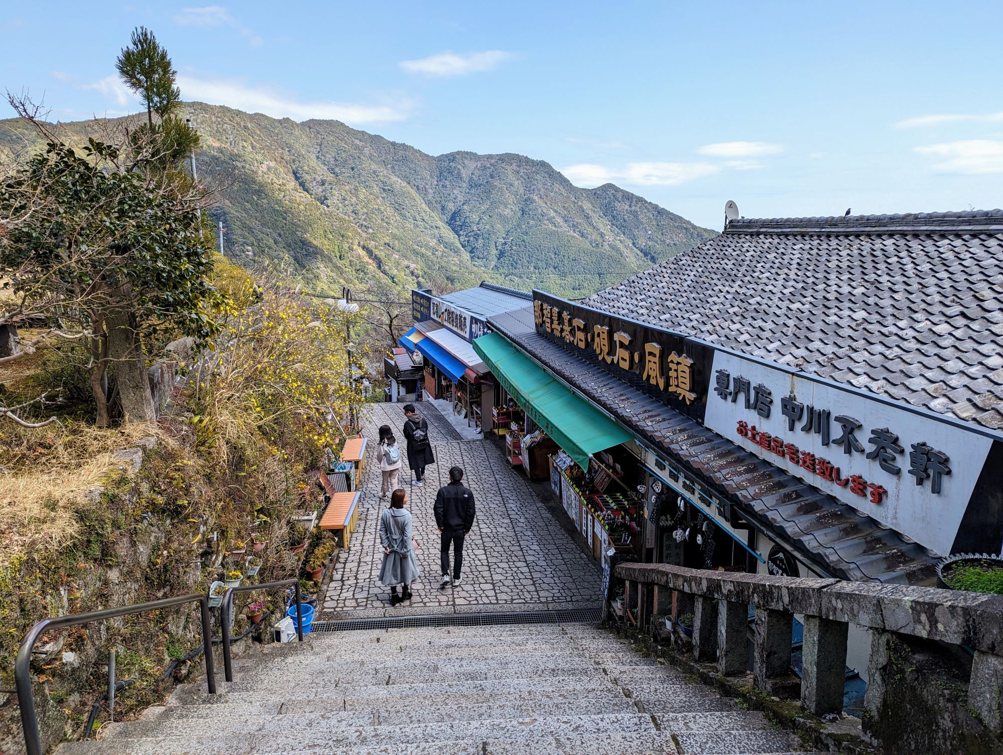 Kumano Kodo, Yunomine Onsen to Kii-Katsuura - Planes Terrains & Avocados